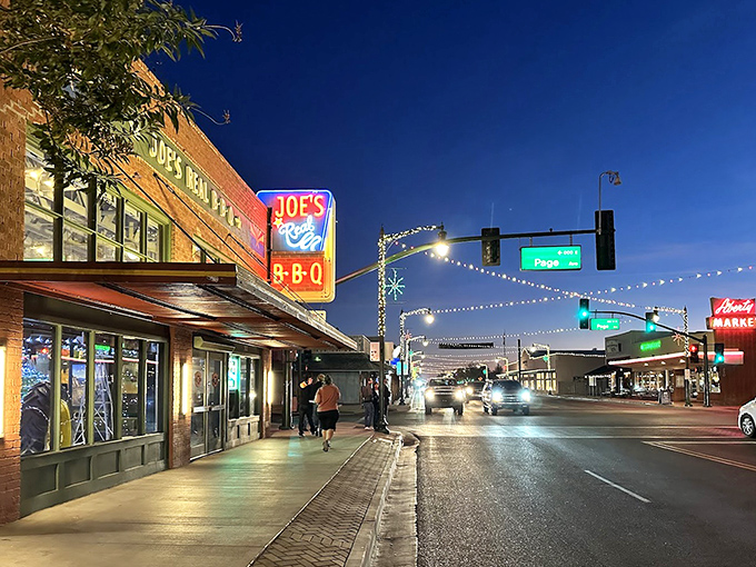 When Arizona pride meets barbecue passion, magic happens behind these welcoming brick walls every day.