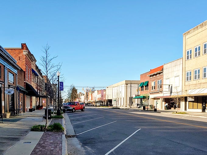 Wide boulevards and historic storefronts create Kinston's welcoming main street, perfect for leisurely retirement strolls and window shopping.