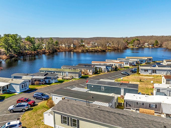 Waterfront retirement without the Hamptons price tag &ndash; Lisbon's lakeside community offers "Golden Girls" living with actual affordability.