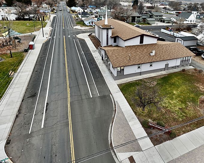 Highway convenience meets small-town prices in Madras, where even the gas stations feel like part of the neighborhood. 