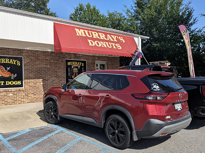 Old-school cool! Murray's retro vibe takes you back to simpler times when donuts were the original breakfast of champions.