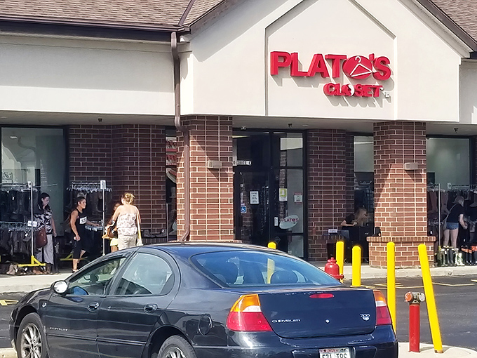 Busy shoppers discover that looking good doesn't require breaking the bank at this style-conscious destination.