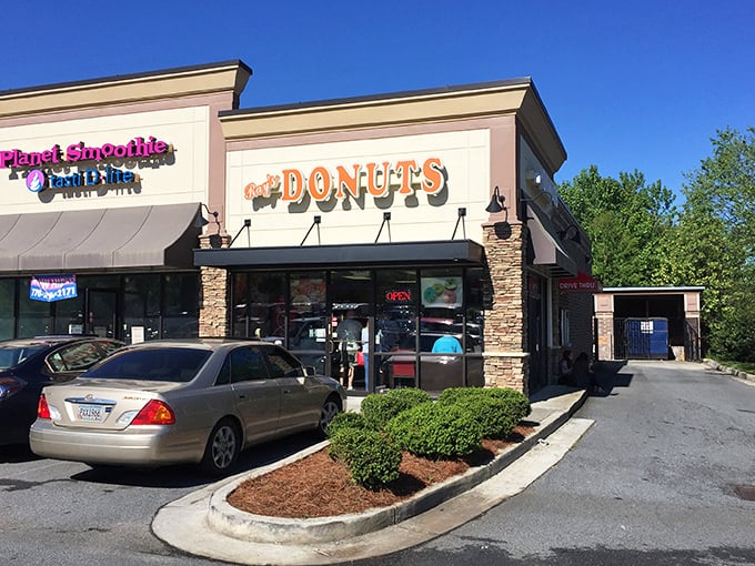 Ray's Donuts looks like the kind of place where the local high school football coach might hold unofficial team meetings. Sweet strategy sessions!