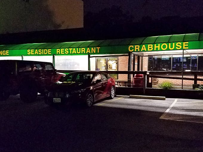 Strip mall location, five-star flavors - proof that great crab cakes transcend their surroundings completely.