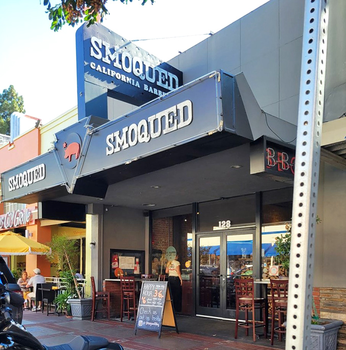 When a barbecue place spells it "Smoqued," you know they're having fun while making seriously good food.