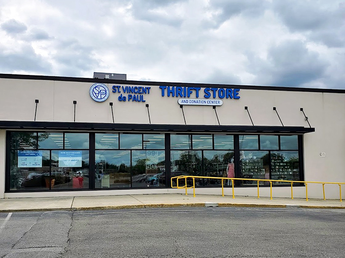 That donation drop-off sign is like a beacon for both givers and treasure seekers alike. 