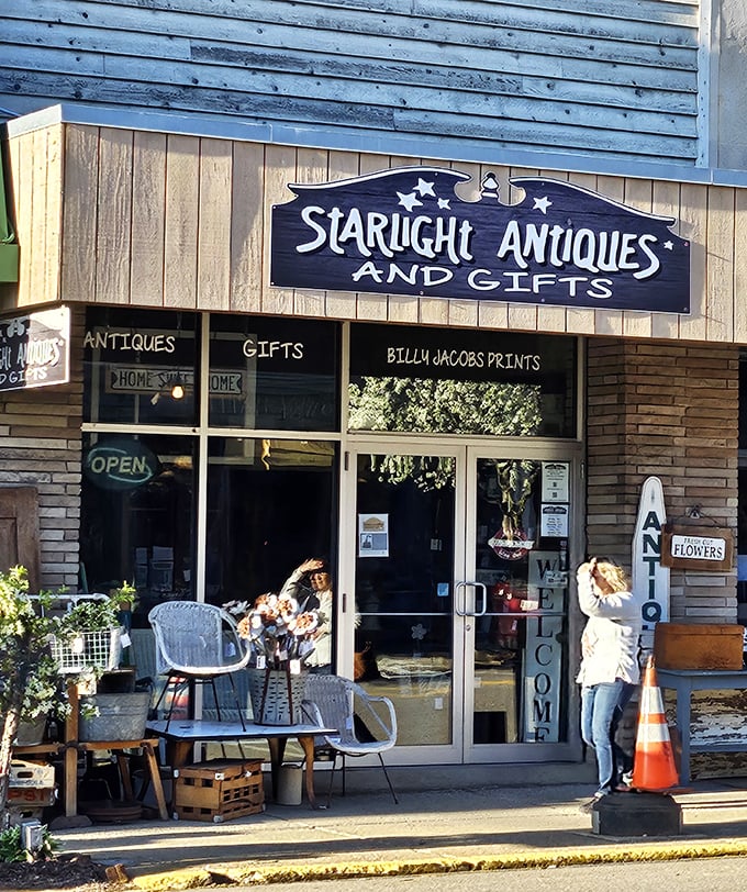 This cozy corner shop proves that great things really do come in perfectly sized packages.