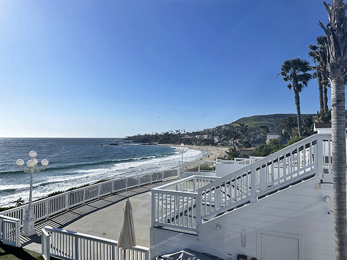 Perched above Pacific swells, this terrace transforms every meal into a romantic coastal adventure.