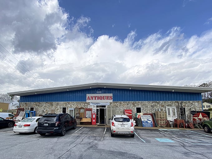 Size matters when you're hunting antiques, and this place has room for every treasure imaginable.