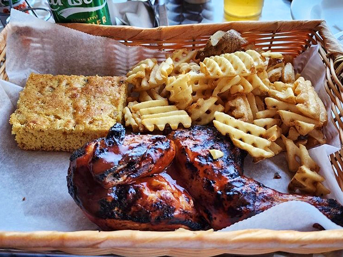 BBQ chicken, cornbread, and those famous Mississippi Sweets—a trio more harmonious than The Supremes in their prime.