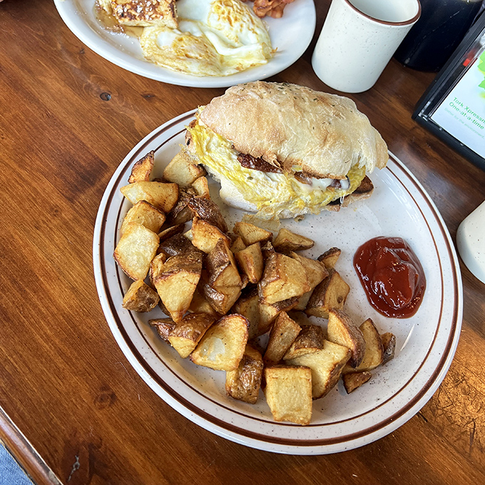 Breakfast sandwiches elsewhere just became jealous. This beauty, with its perfectly cooked egg and crispy potatoes, is what morning dreams are made of.