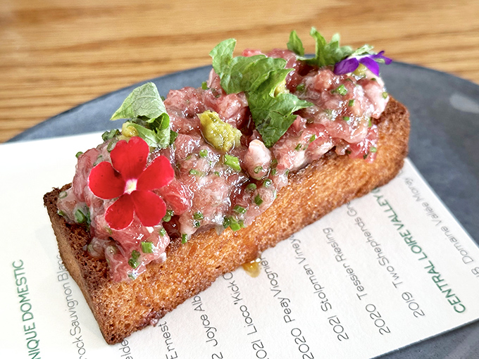 Even the bruschetta here gets the star treatment, looking like edible art that belongs in a museum.
