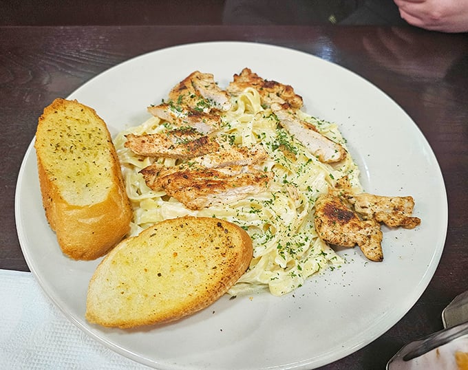 Chicken Alfredo that would make an Italian grandmother nod in approval, with garlic bread standing by for sauce-sopping duty.