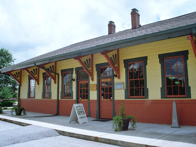 The Currahee Military Museum's vibrant yellow exterior belies the solemn history within&mdash;a colorful tribute to the paratroopers who trained on nearby mountains.