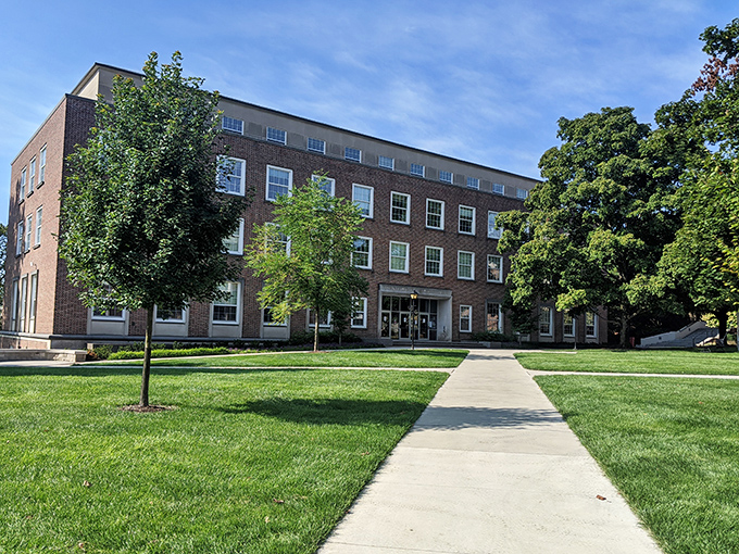 Denison's stately academic buildings remind you that education can be both serious business and seriously beautiful. Knowledge with a view.
