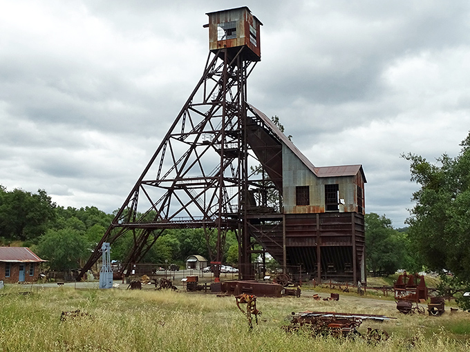 The Kennedy Mine headframe stands tall, a rusty reminder that Jackson's golden history isn't just metaphorical. Industrial beauty in its natural habitat.
