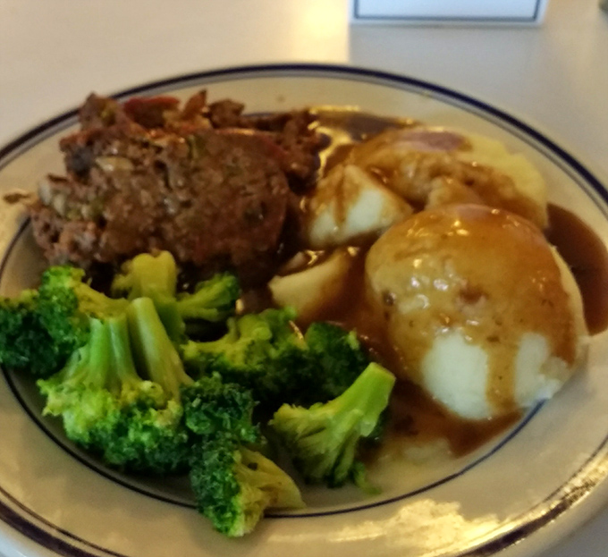 Comfort on a plate: meatloaf, mashed potatoes, and vibrant broccoli. The kind of meal that makes Monday feel like a warm hug.