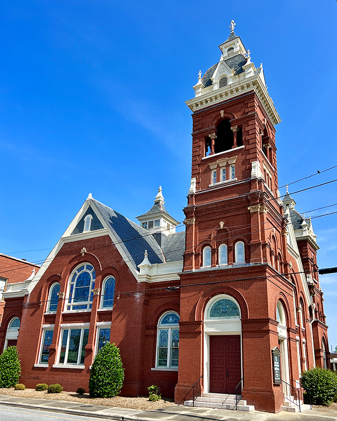 Queen Street Methodist's soaring brick tower has called Kinstonians to worship since horse-and-buggy days. Architectural grandeur that lifts the spirit skyward.