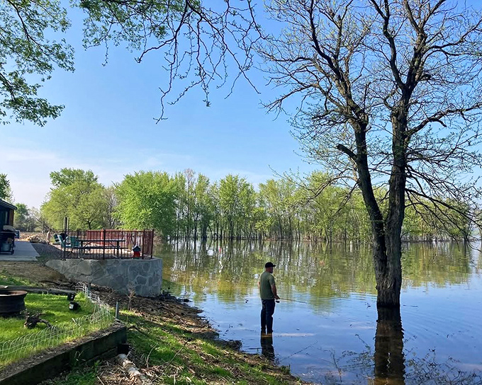 When Mother Nature floods, Illinoisans adapt &ndash; turning ordinary landscapes into extraordinary waterscapes worth contemplating in rubber boots.