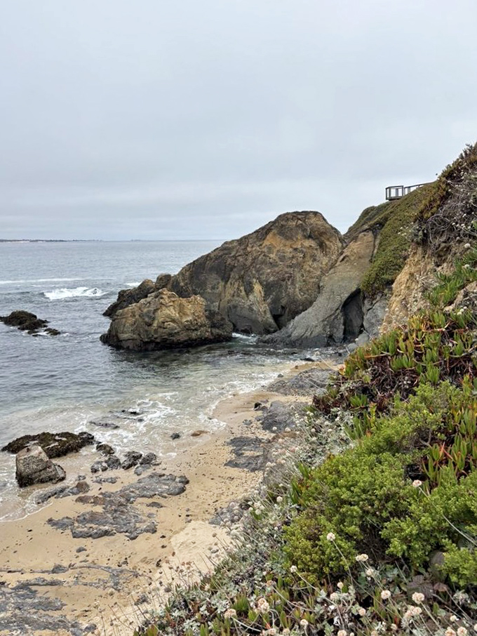 Nature's perfect swimming cove &ndash; if you enjoy hypothermia and powerful currents. Best enjoyed as a scenic vista rather than a beach day.