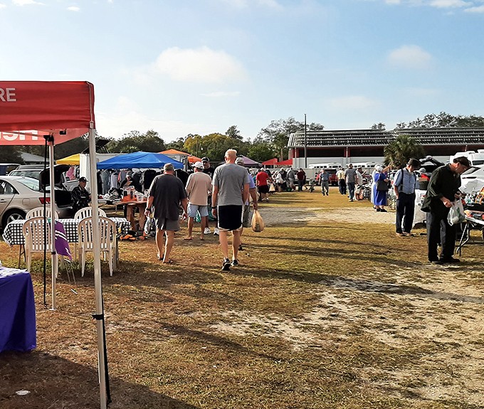 Early birds and seasoned pros navigate the aisles like they're hunting for buried treasure&mdash;because they are.