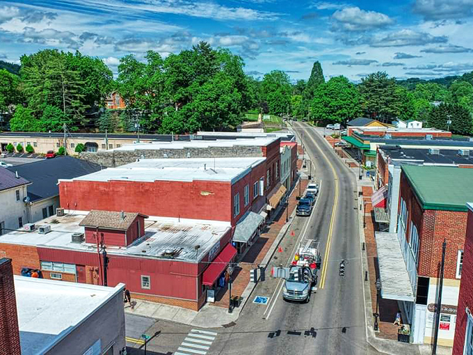 From this bird's-eye view, Rogersville reveals itself as a perfectly proportioned small town, where everything you need is just a short stroll away.
