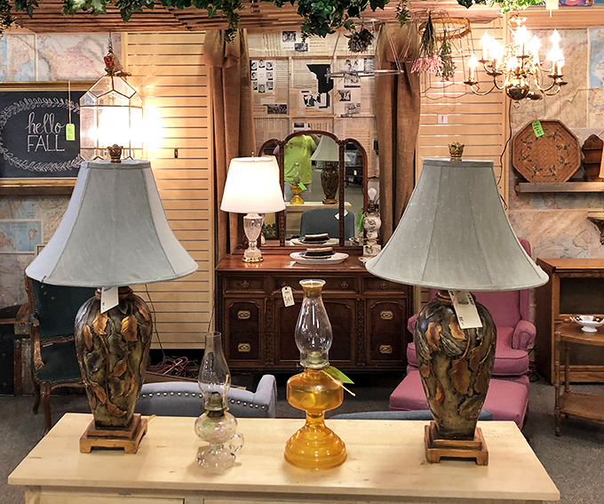 A trio of lamps that proves one person's "that doesn't match my decor anymore" is another's "perfect statement piece!"