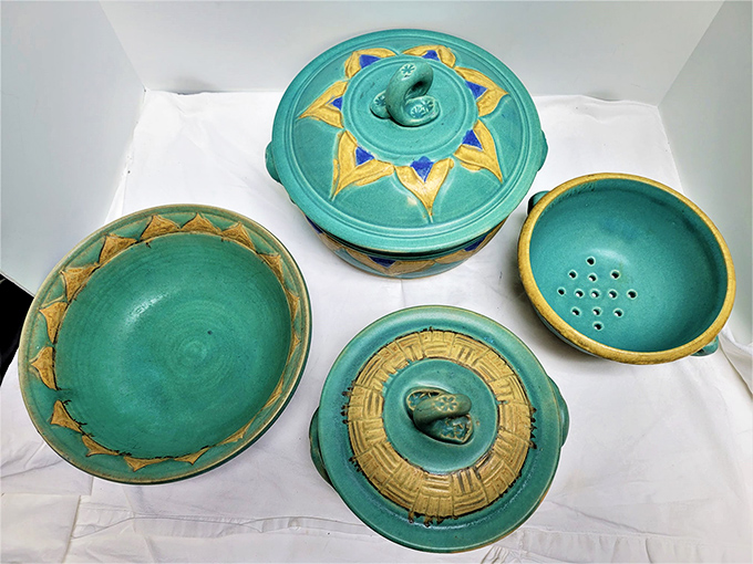 Turquoise pottery that screams "I vacationed in Santa Fe once and never got over it"&mdash;perfect for your Florida home's Southwestern corner. 