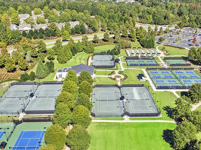 Pickleball paradise or tennis heaven? Why choose when you can have both? These immaculate courts are where friendly rivalries and afternoon exercise meet.