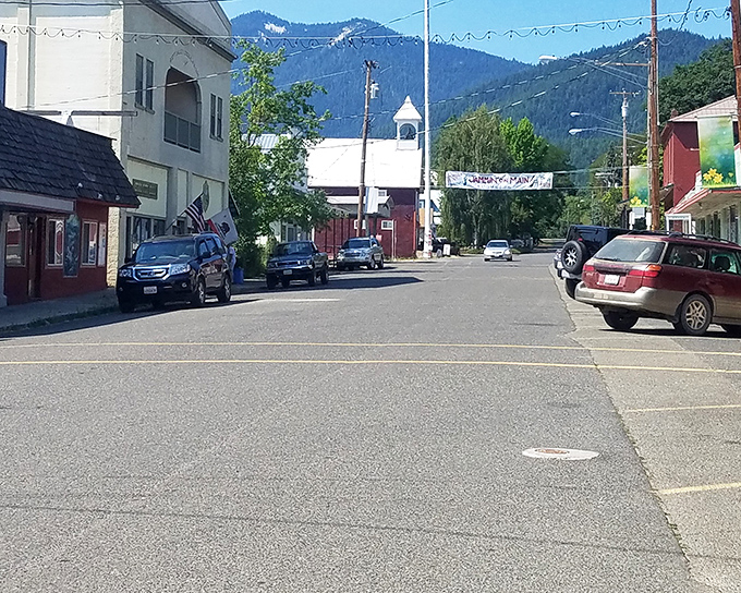 Downtown Etna – where Jeeps and pickup trucks aren't fashion statements but necessary equipment for the surrounding wilderness playground.