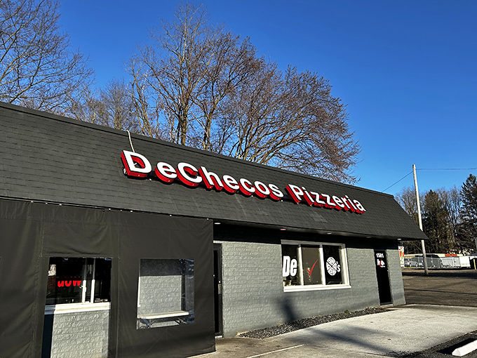 Gray might not be flashy, but this understated exterior lets the pizza do all the talking.