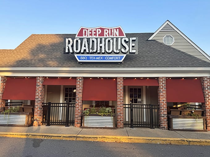 Classic roadhouse vibes with modern comfort - the perfect marriage of tradition and contemporary barbecue dining pleasure.