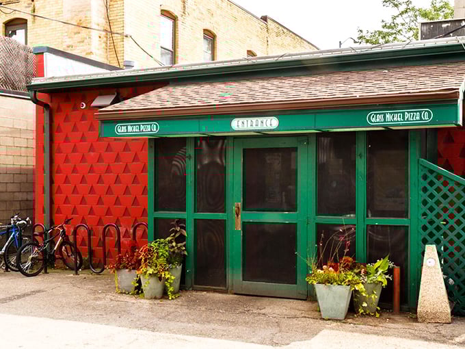 That distinctive red pattern isn't just decoration&mdash;it's a beacon for serious pizza lovers.