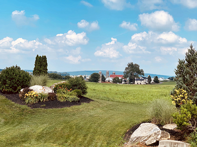 Gordonville lives up to its heavenly name with rolling hills that stretch beyond the horizon.