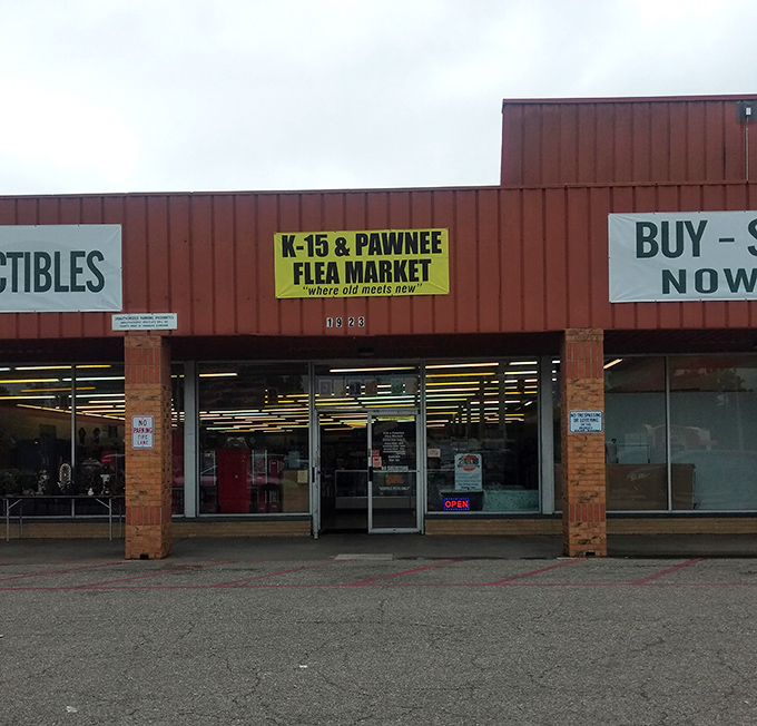 No frills, just thrills! K-15 & Pawnee's straightforward approach puts the focus where it belongs—on the treasures waiting to be discovered inside.