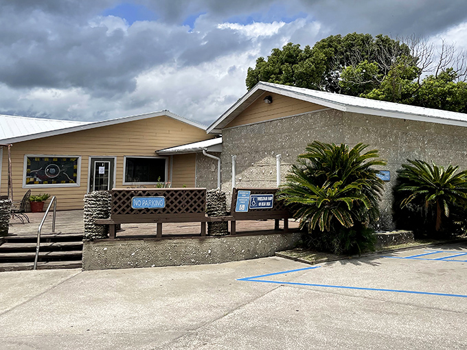Mudcat Charlie's waterfront deck offers front-row seats to Georgia's most beautiful natural dinner theater.