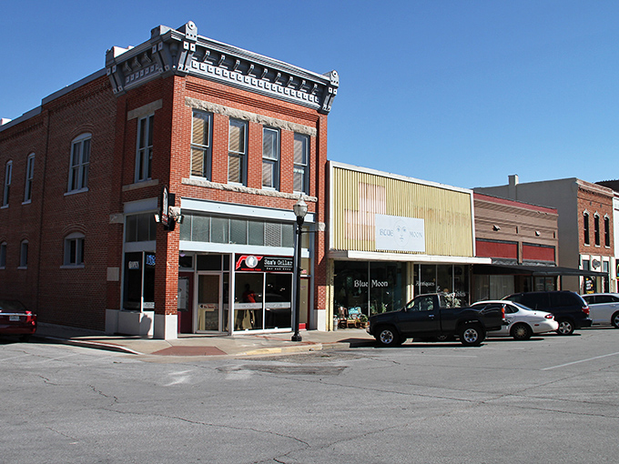 Neosho's main street welcomes visitors with the warmth of a favorite aunt's kitchen on Sunday morning.