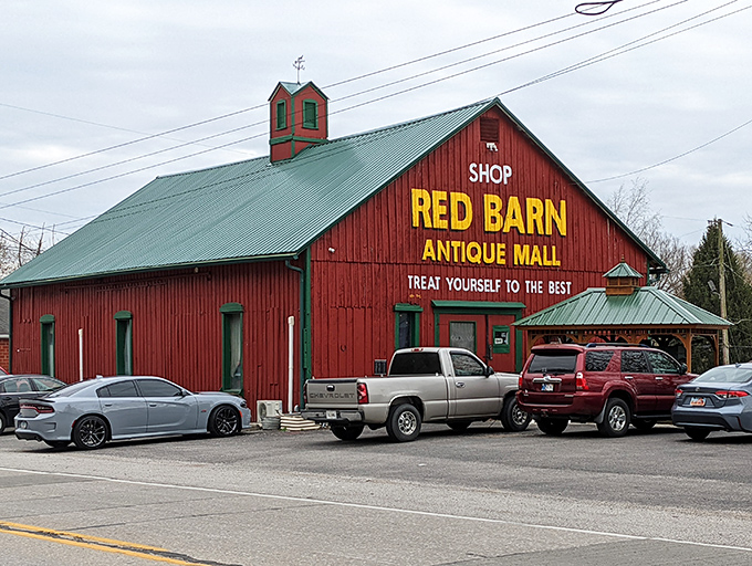 Red barns and antique treasures go together like peanut butter and jelly - pure American perfection.