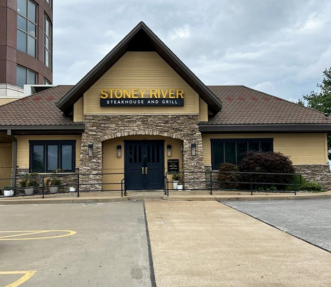 Stoney River's lodge-like charm promises the kind of steaks that make you forget all about dieting.