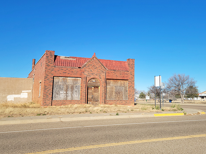 Classic Art Deco architecture lines Tucumcari's streets, where Route 66 nostalgia meets modern-day affordability. Ready for your close-up?