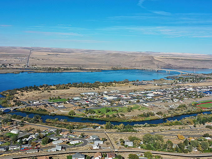 Umatilla's Columbia River location means your backyard is basically a permanent vacation spot.