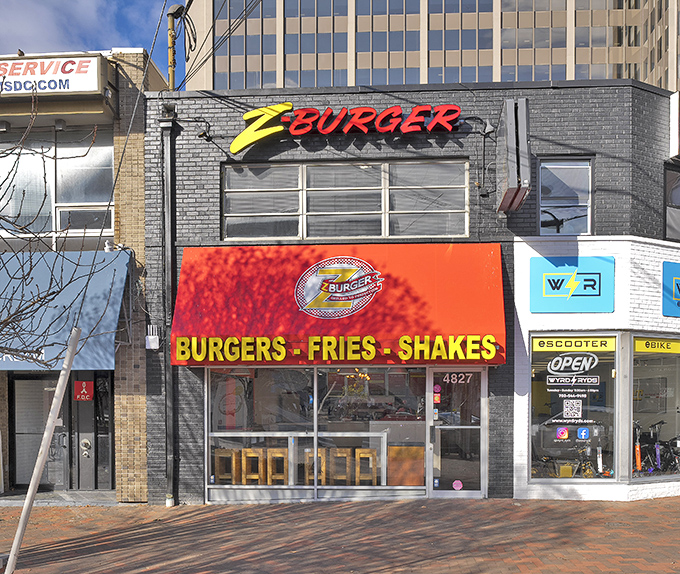 Orange flames on wheels promise fiery flavor &ndash; this mobile burger operation means serious business.

