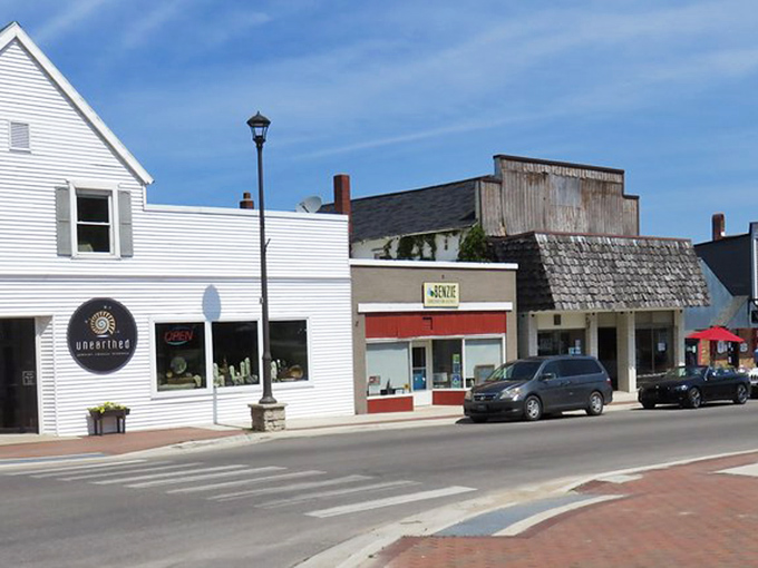 This Beulah street view makes you want to park the car and rediscover the lost art of strolling.