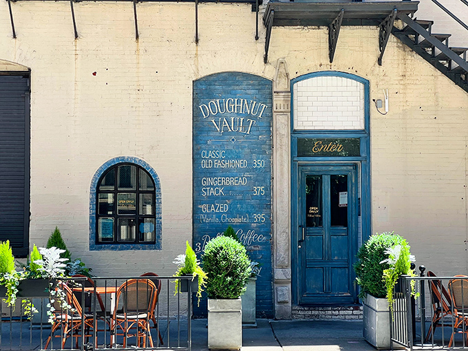 Sidewalk seating transforms simple donut enjoyment into a proper Chicago people-watching experience with sweet rewards.