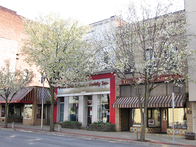 Tree-lined streets and friendly faces create the perfect recipe for peaceful retirement living.