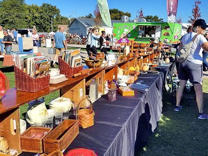 Vintage kitchenware kingdom! From Pyrex to pottery, these treasures await collectors who appreciate the patina of well-loved pieces.