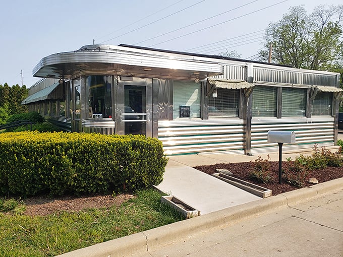 The classic stainless steel curves of Joni's Diner promise the kind of breakfast that makes you cancel lunch plans.