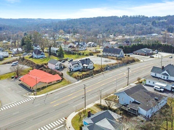 This East Tennessee hideaway sits among peaks that would make Ansel Adams reach for his camera.