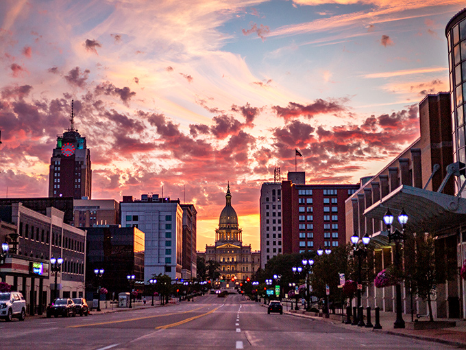 Government town glamour doesn't have to break the bank, especially when state pride meets practical living.