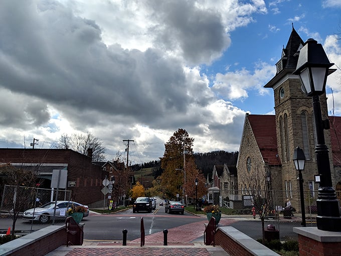 When frontier fort meets modern comfort, you get the kind of place that makes you want to stay forever.